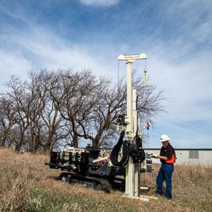 6712DT Small Drilling Rig | Geoprobe Systems®